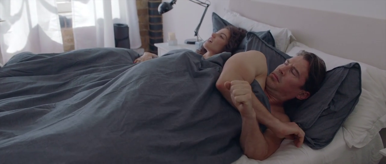 ausCAPS: Josh Burdett shirtless in Liars & Cheats