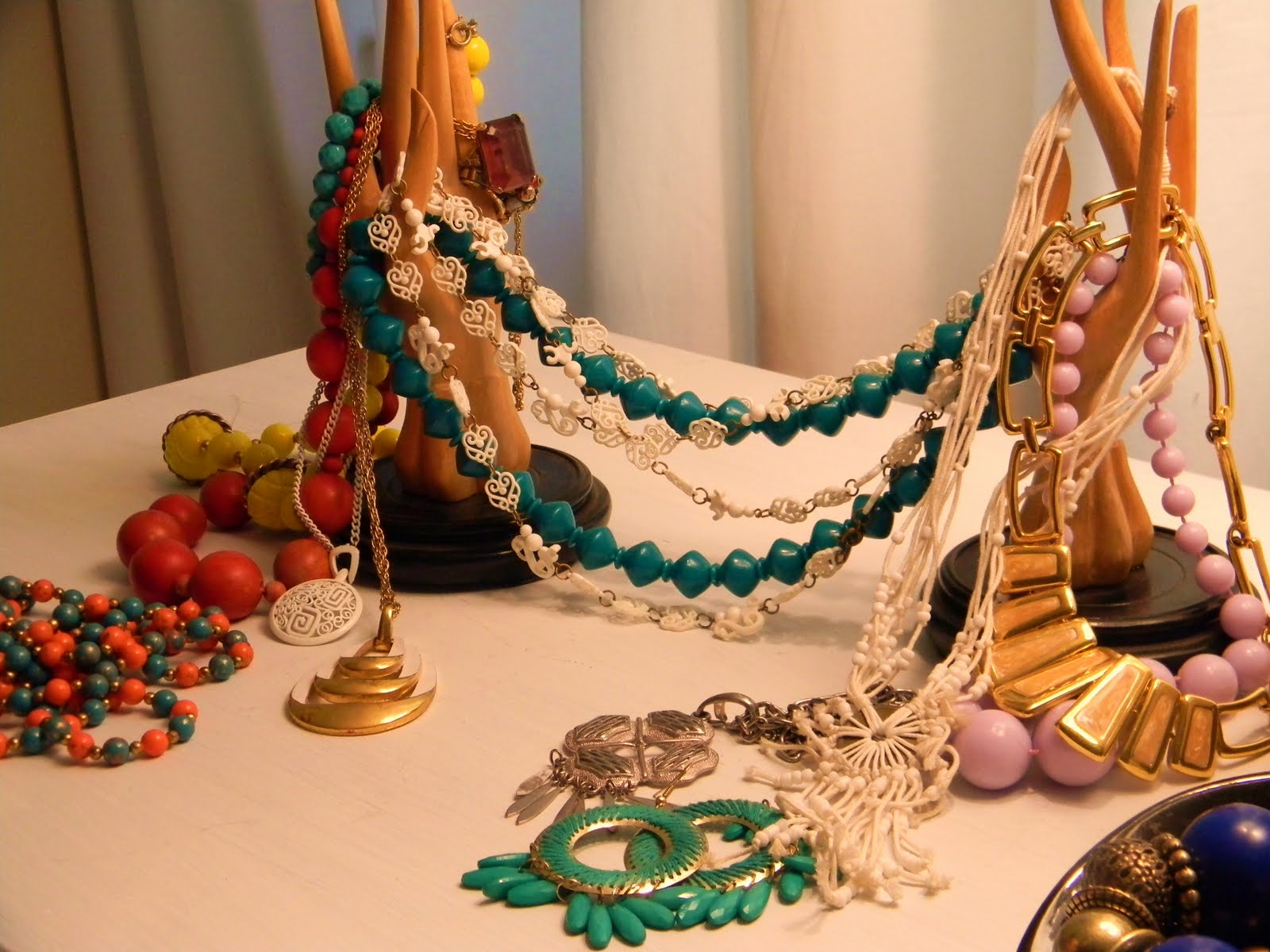 GORGEOUS SHINY THINGS: What your bling can tell you...