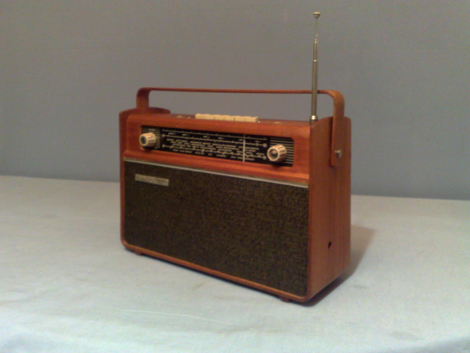 TOM's TECH TOYS: TANDBERG PORTABLE TTR