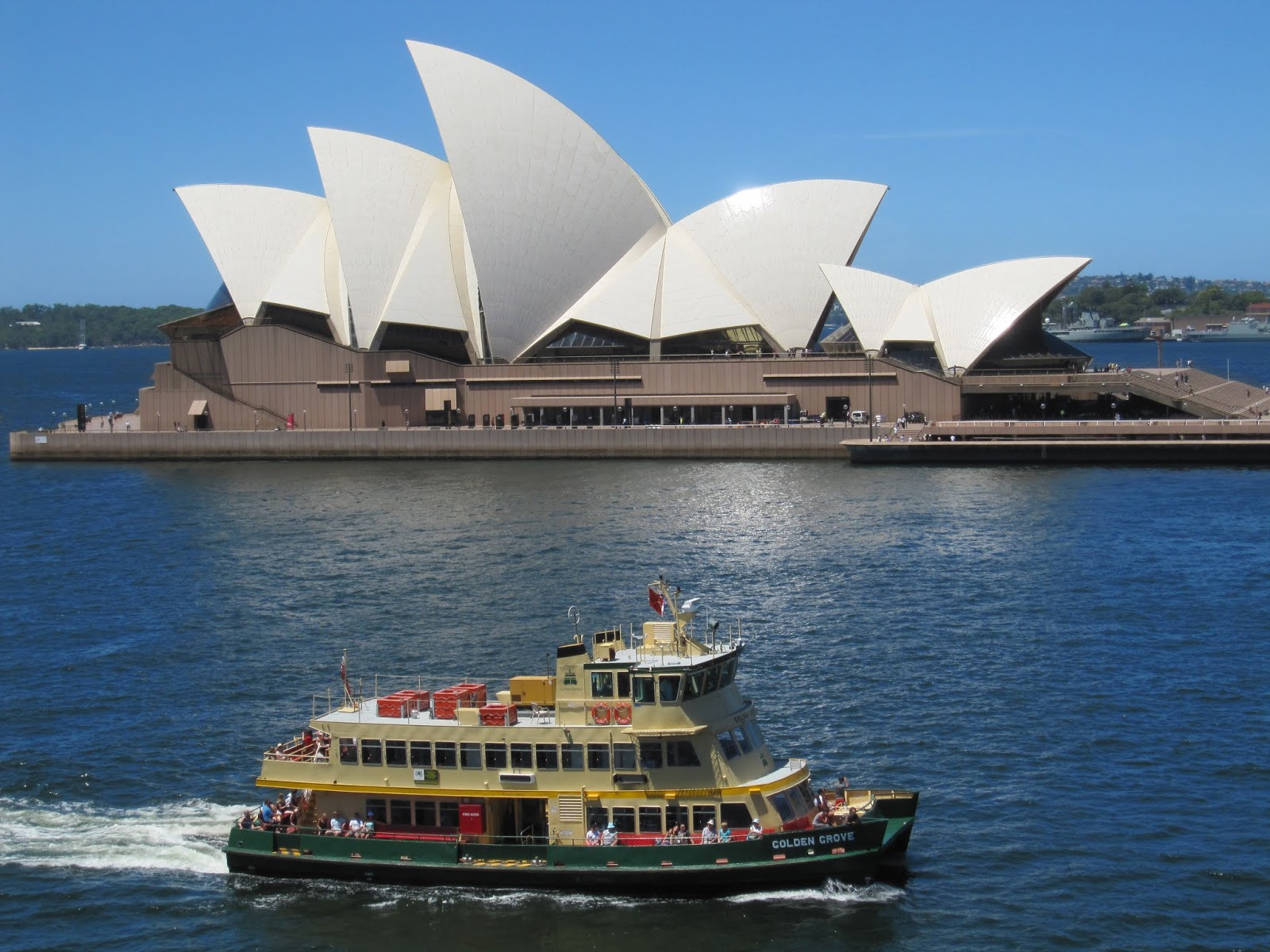 Sydney - City and Suburbs: Sydney Opera House, ferry