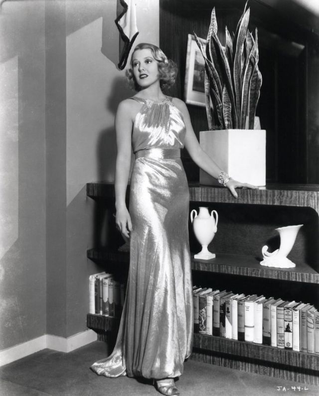 40 Gorgeous Photos of Jean Arthur in the 1920s and ’30s ~ Vintage Everyday
