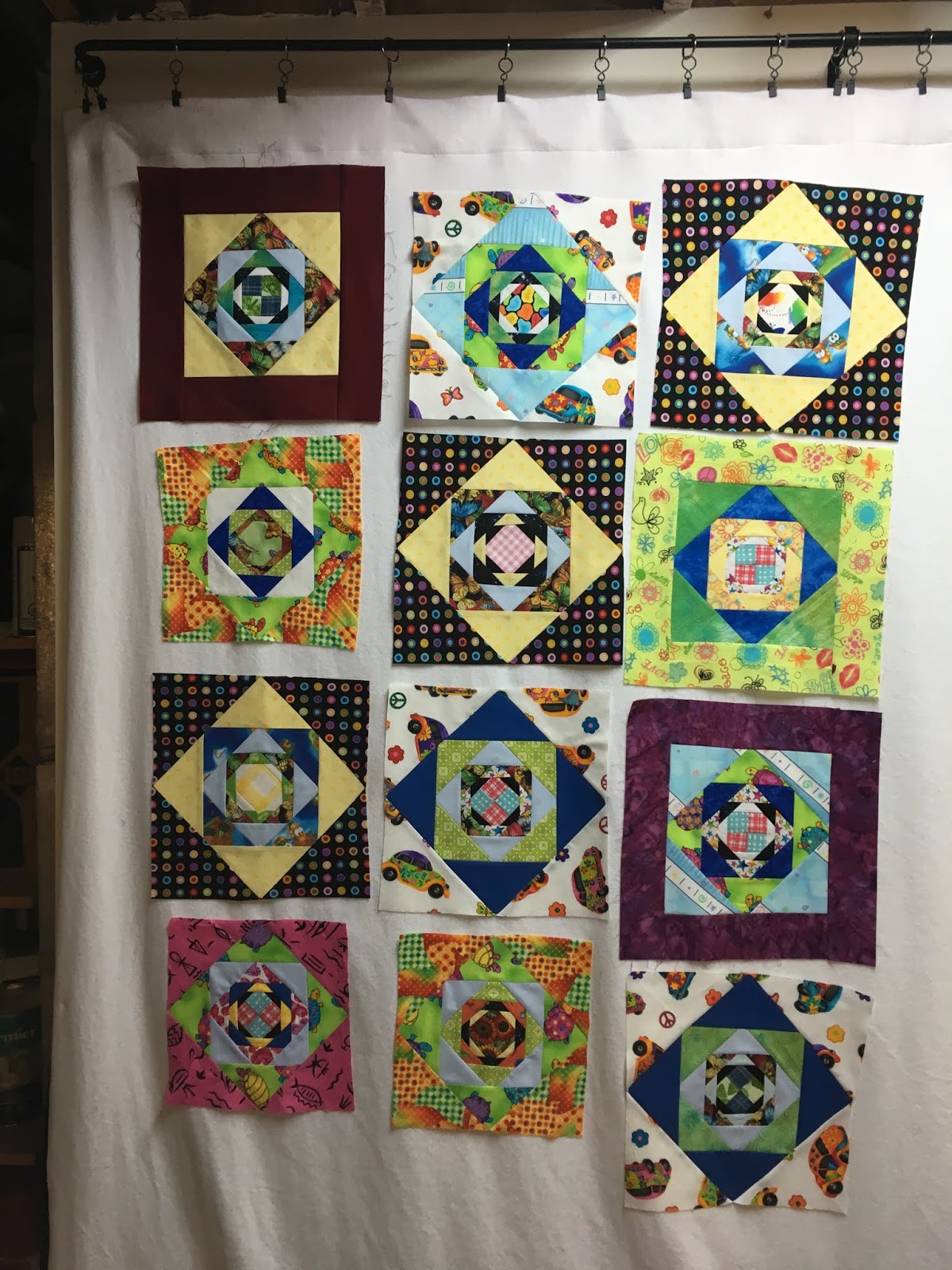 Tammy's Craft Emporium: Exploding Blocks quilt - great scrapbuster.