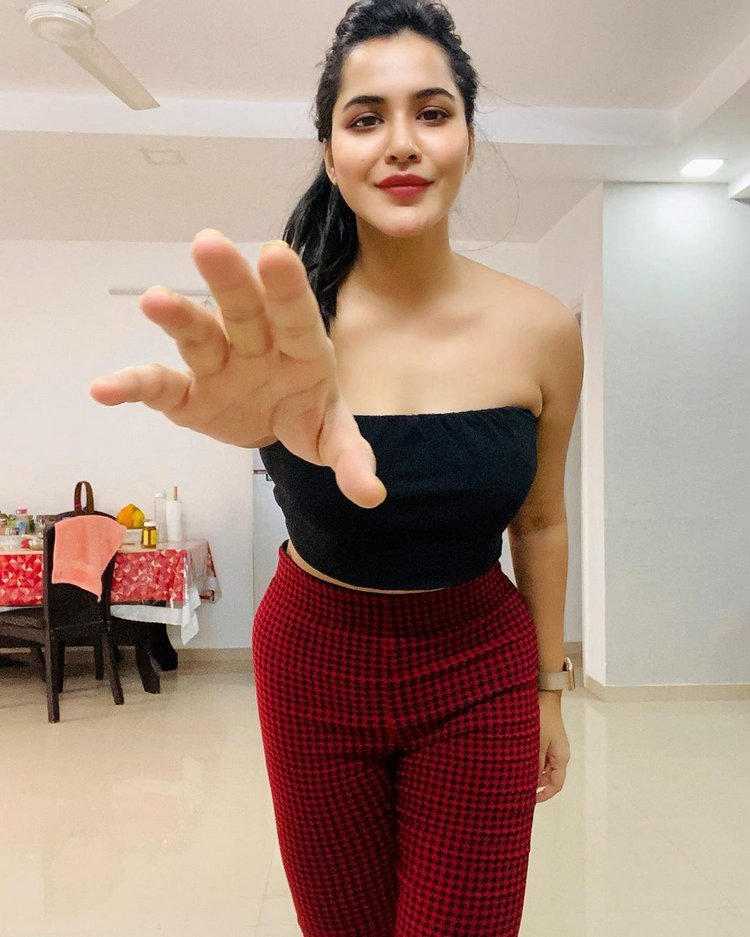 Ashu Reddy Recent Hot Photo Stills