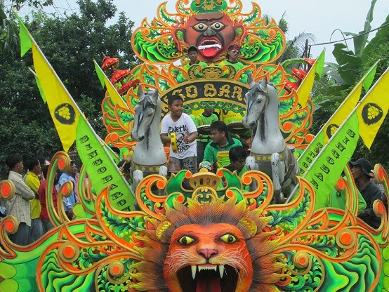 S K E T S A S E K E L U M I T: Musik Khas Madura Ul-Daul