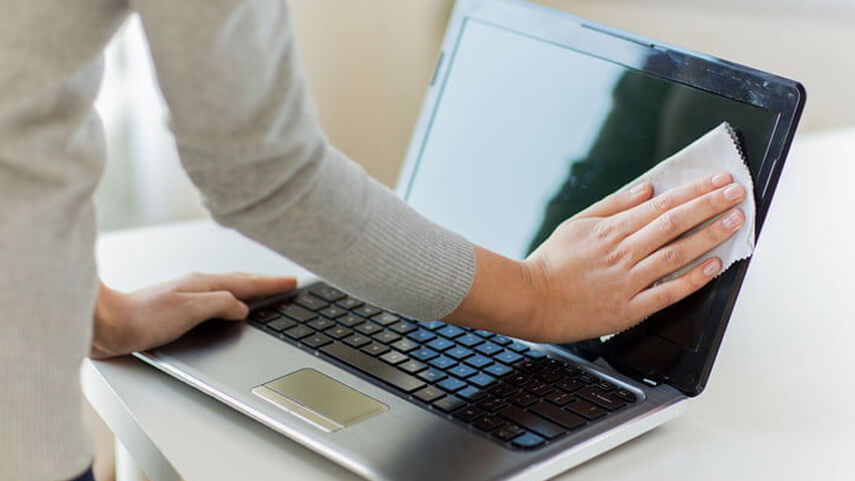 14 malos hábitos que desgastan tu computadora lentamente