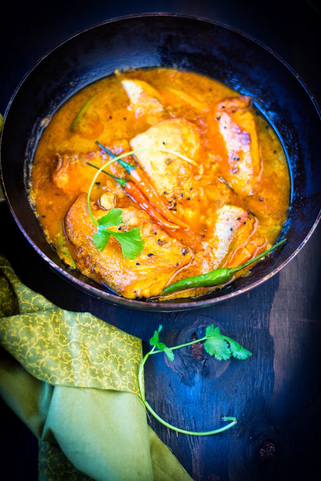 Mix and Stir: Easy Tomato Fish ( Fish in Spicy Tomato Sauce )