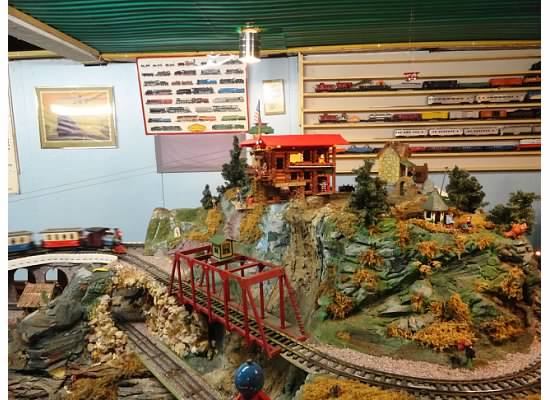 The Biggest Ball of String: The Toy Train Barn, Argyle Wisconsin