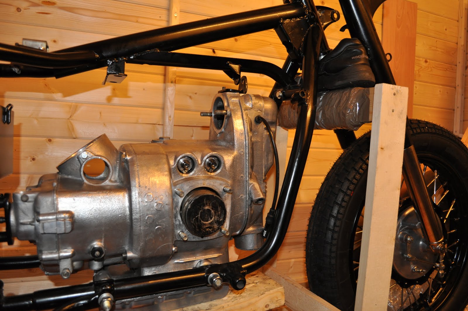The renovation of an Ural m67-36: Engine mounted!