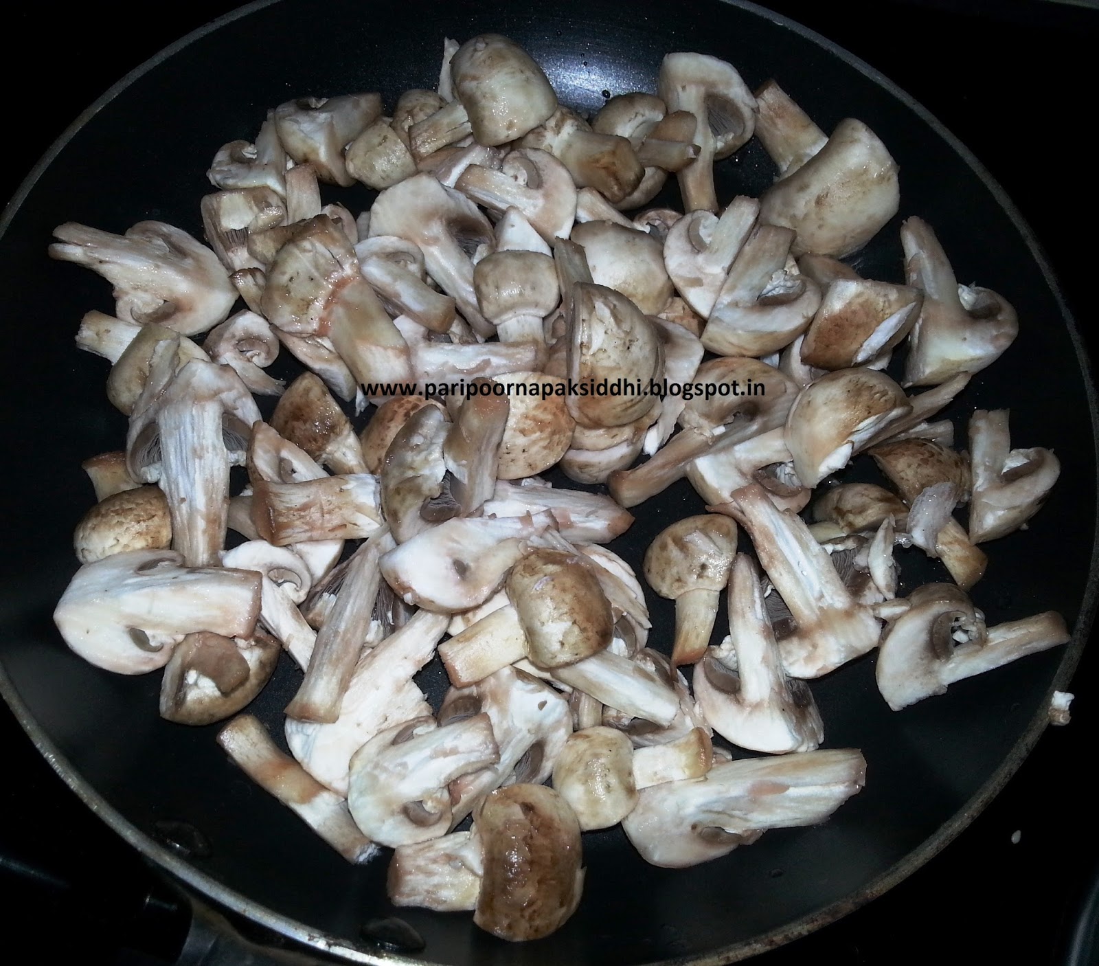 Paripoorna Paksiddhi : DHINGRI DOLMA / MUSHROOMS WITH COTTAGE CHEESE