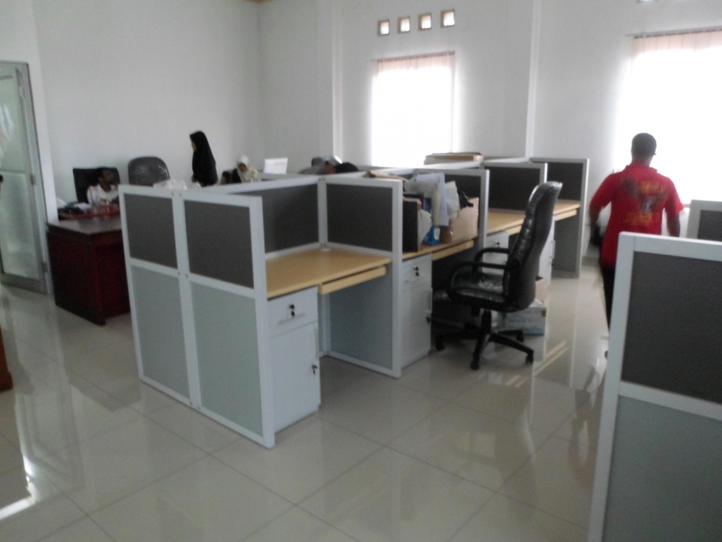 Meja Sekat Ruang Staff Kantor + Furniture Semarang (Furniture Kantor ...