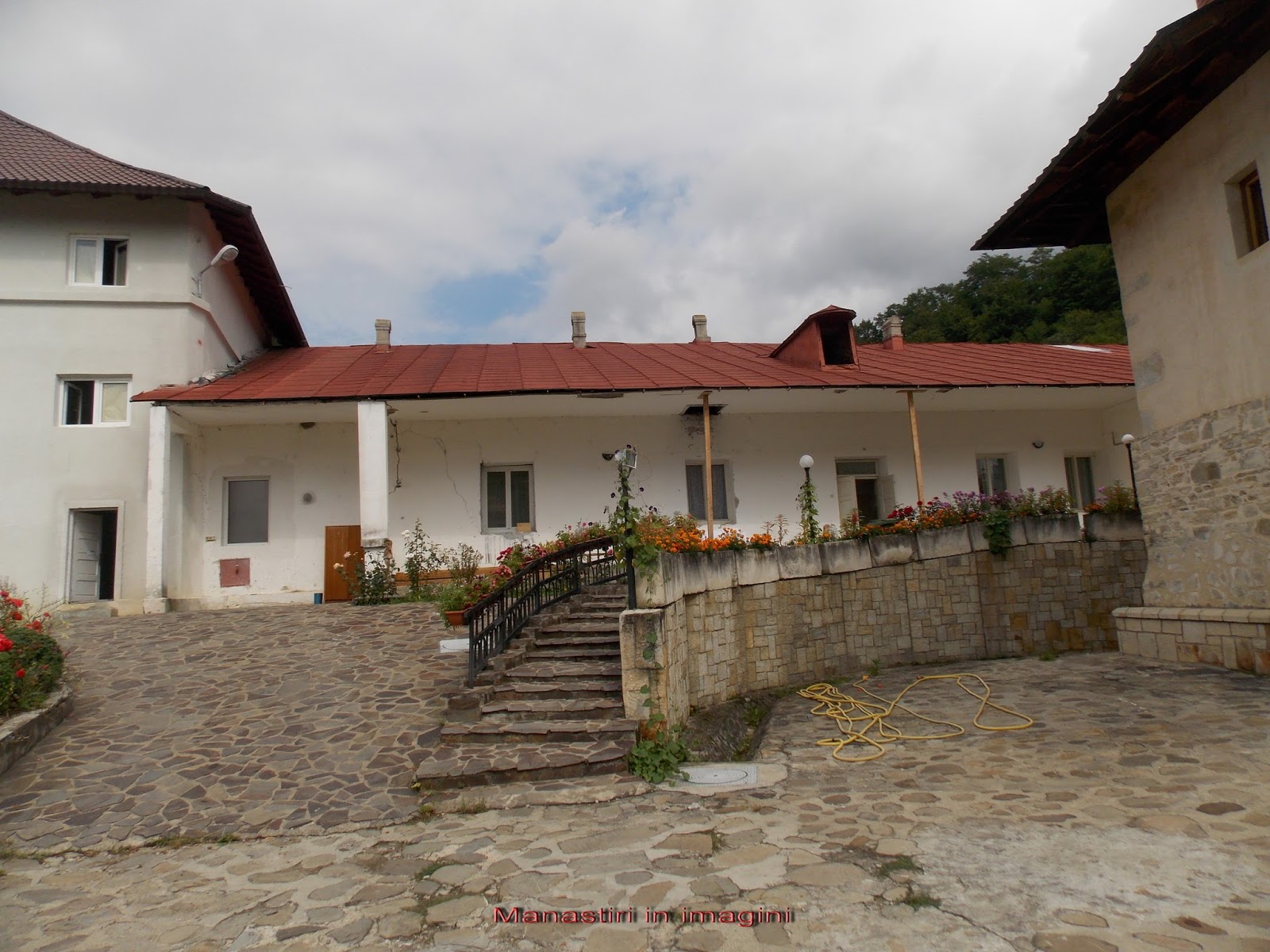 Mănăstiri în imagini: august 2016