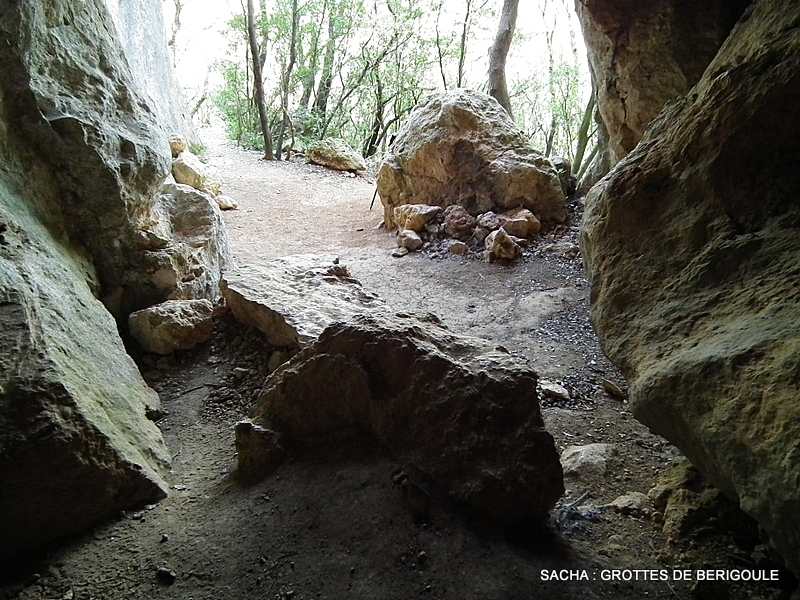 Un jour....Une photo !: Les grottes de Bérigoule " ou le massacre de ...