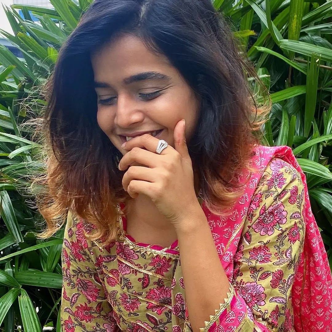 Suhani Shah Hot And Sexy Hd Photos