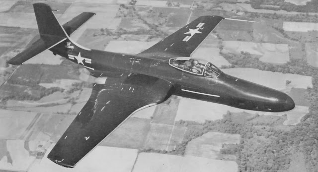 Le McDonnell F2H "Banshee".
