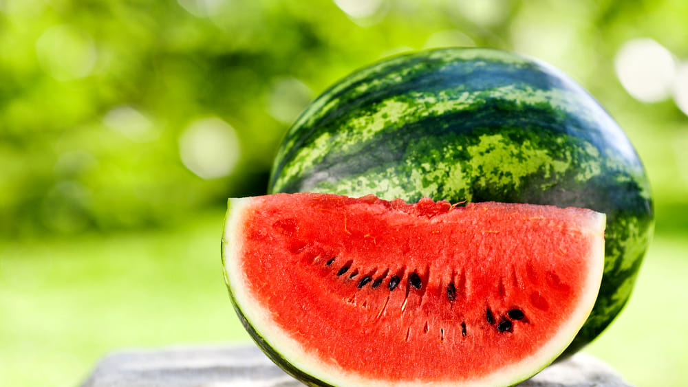 Come riconoscere se l'anguria è matura: ecco 5 trucchetti - La Cucina ...