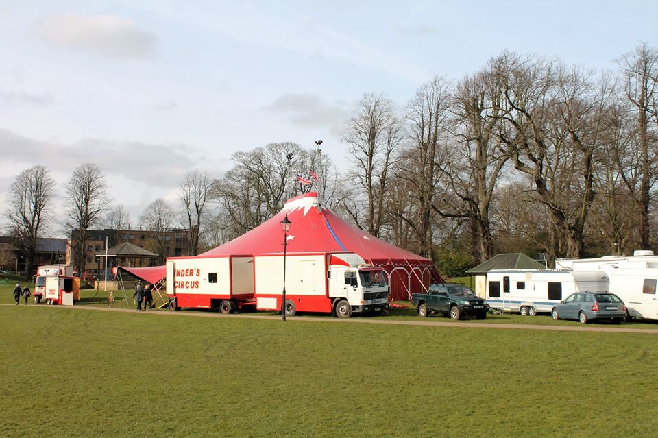Martin Brookes Oakham: Pinder's Circus Arrive in Oakham Cutts Close 2016