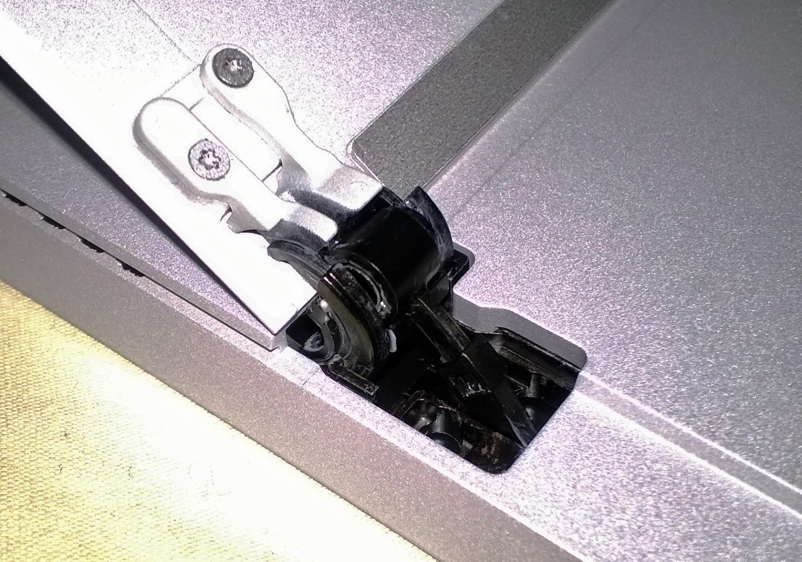 ULTRA MOBILE PC TIPS: Surface Pro 3: The hinge