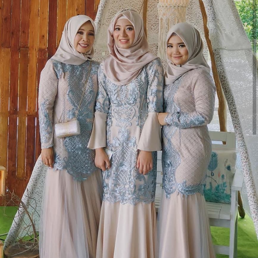 23 Model Baju Kebaya Renda Brokat Simple Tapi Modern dan Mewah yang ...