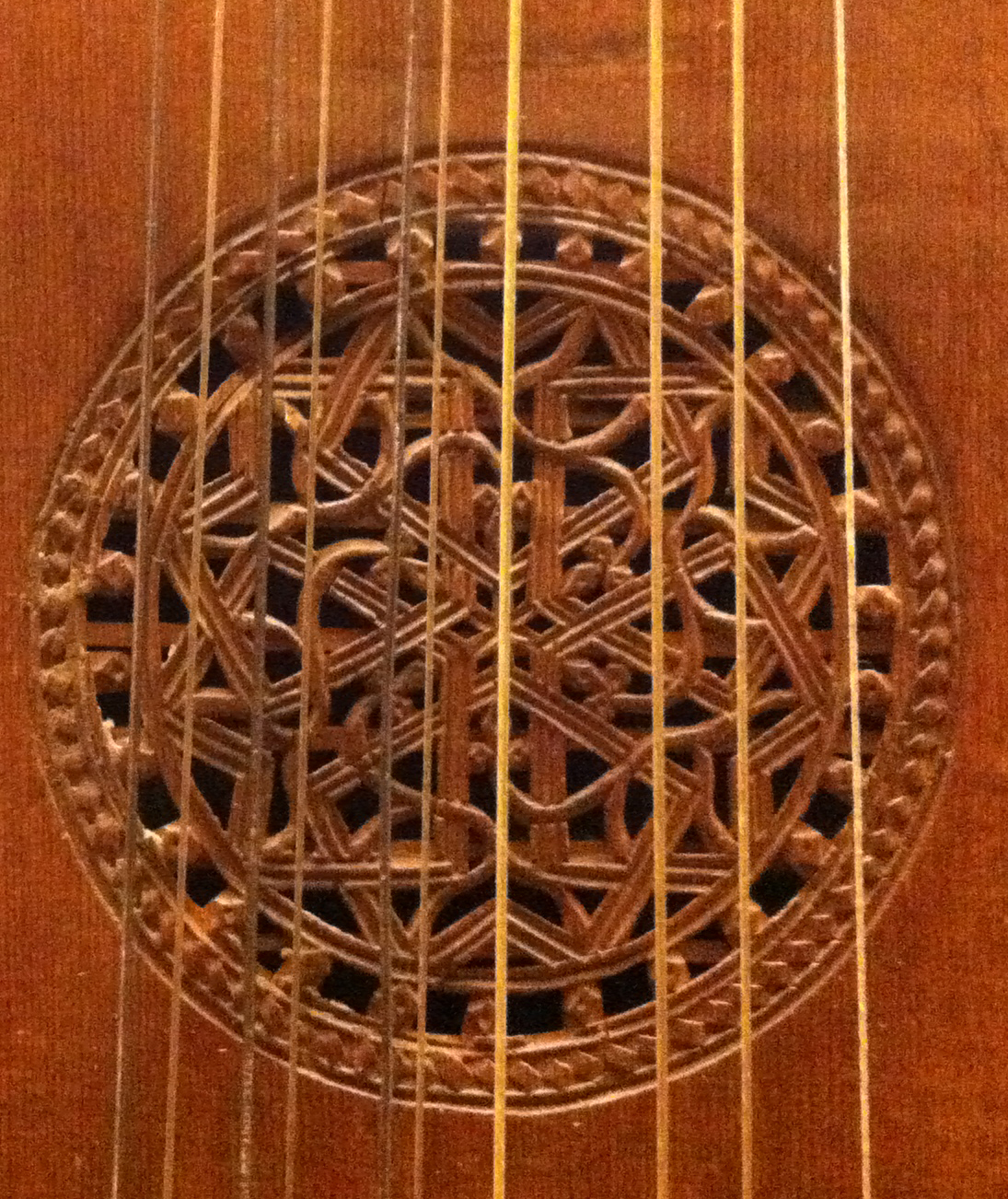 Buying a Lute: Renaissance lutes