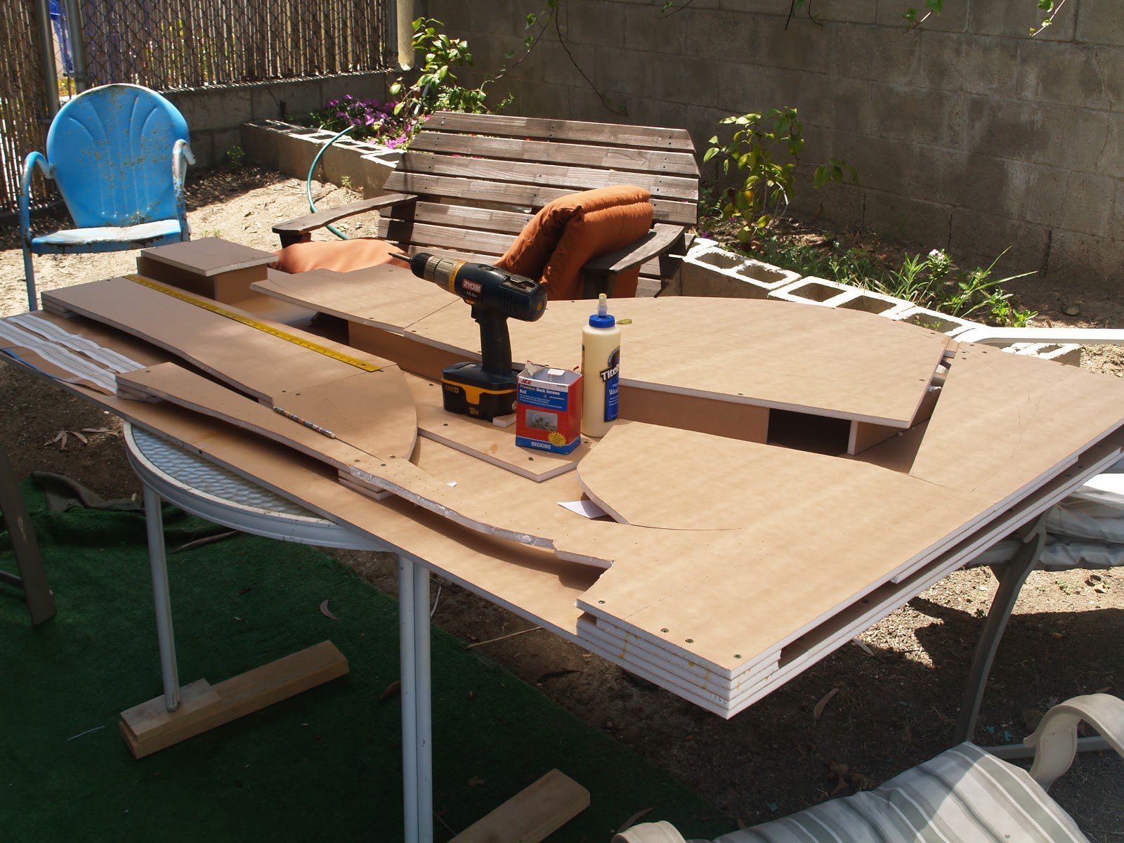 Tam Valley Railroad: Making the roadbed from gatorfoam