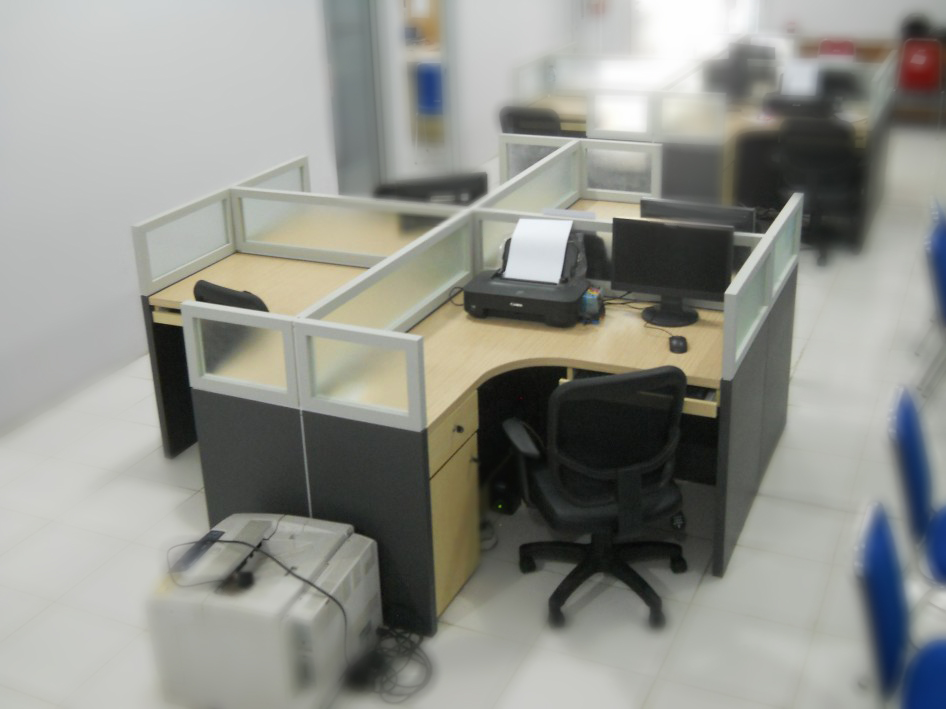 Meja Partisi kantor Cubicle Workstation 4 Orang (ads) - Furniture ...