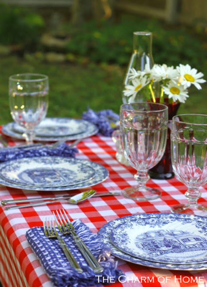 ciao! newport beach: favorite red, white and blue tables