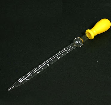 Chemical labortory: pipette