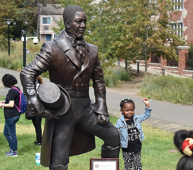 The William Lanson Statue