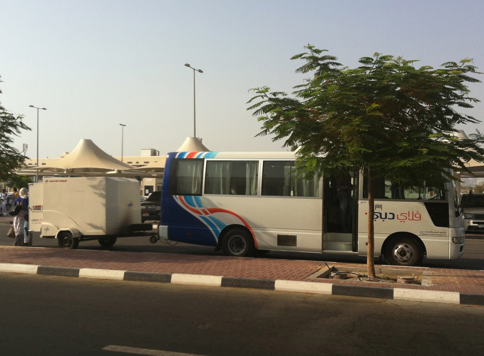 A Little Oryx in Qatar: Abu Dhabi: Bus to Dubai!