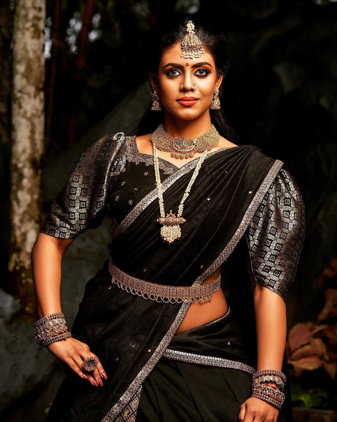 INDIAN ACTRESS INIYA IN BLACK SAREE AND BLOUSE LATEST FASHION GALLERY