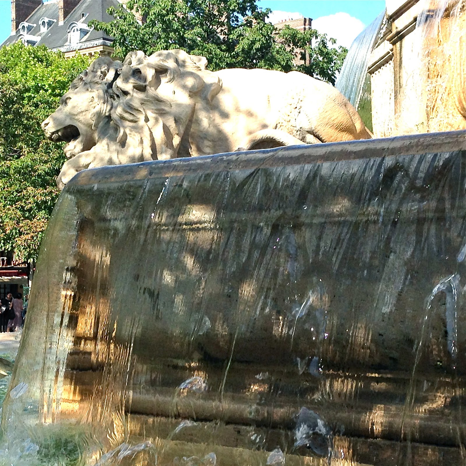Focus On Paris: Fountain lion