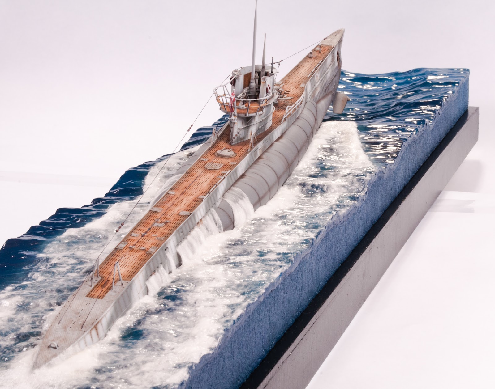 Revell 1/72 VIIC U-boat "U-82 Surfacing" by Scott Withers Build-Review ...