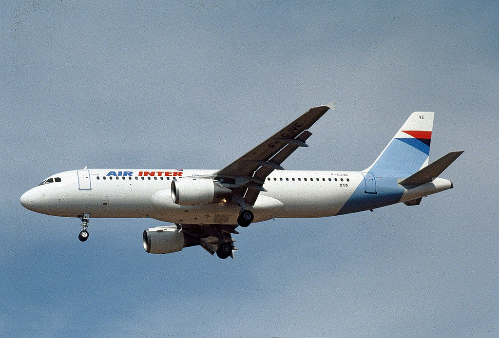 Airbus Hamburg Finkenwerder News: A320-211, AAR Corporation, N215AR ...