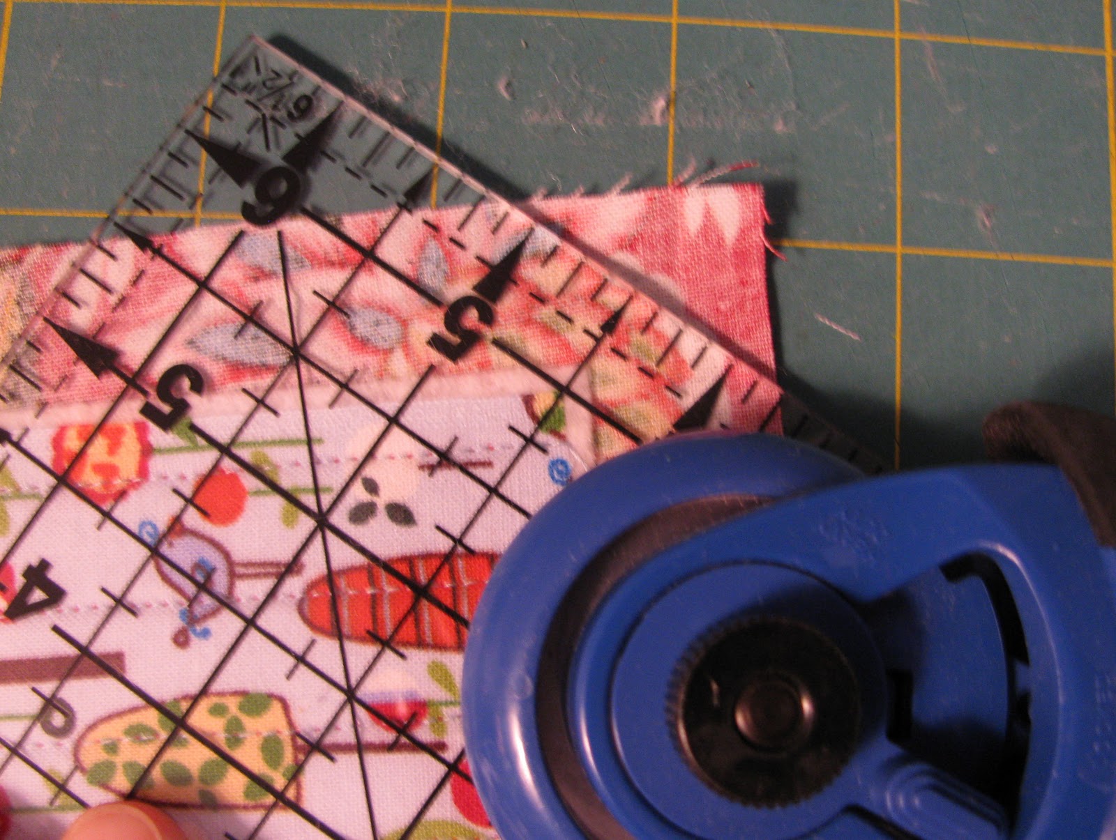 Lollyquiltz: Easy Peasy Binding for a Mug Rug