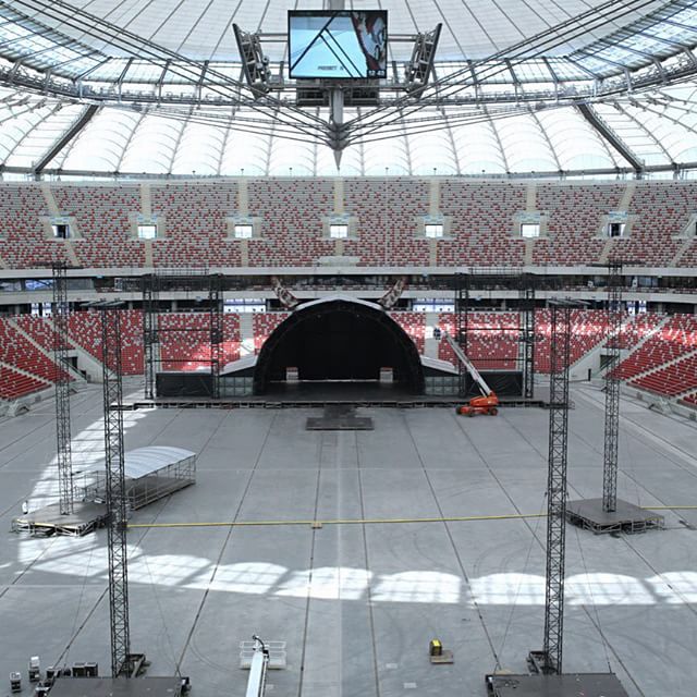 lascampanasdoblanporbon: Stageco 25 años junto a AC/DC.