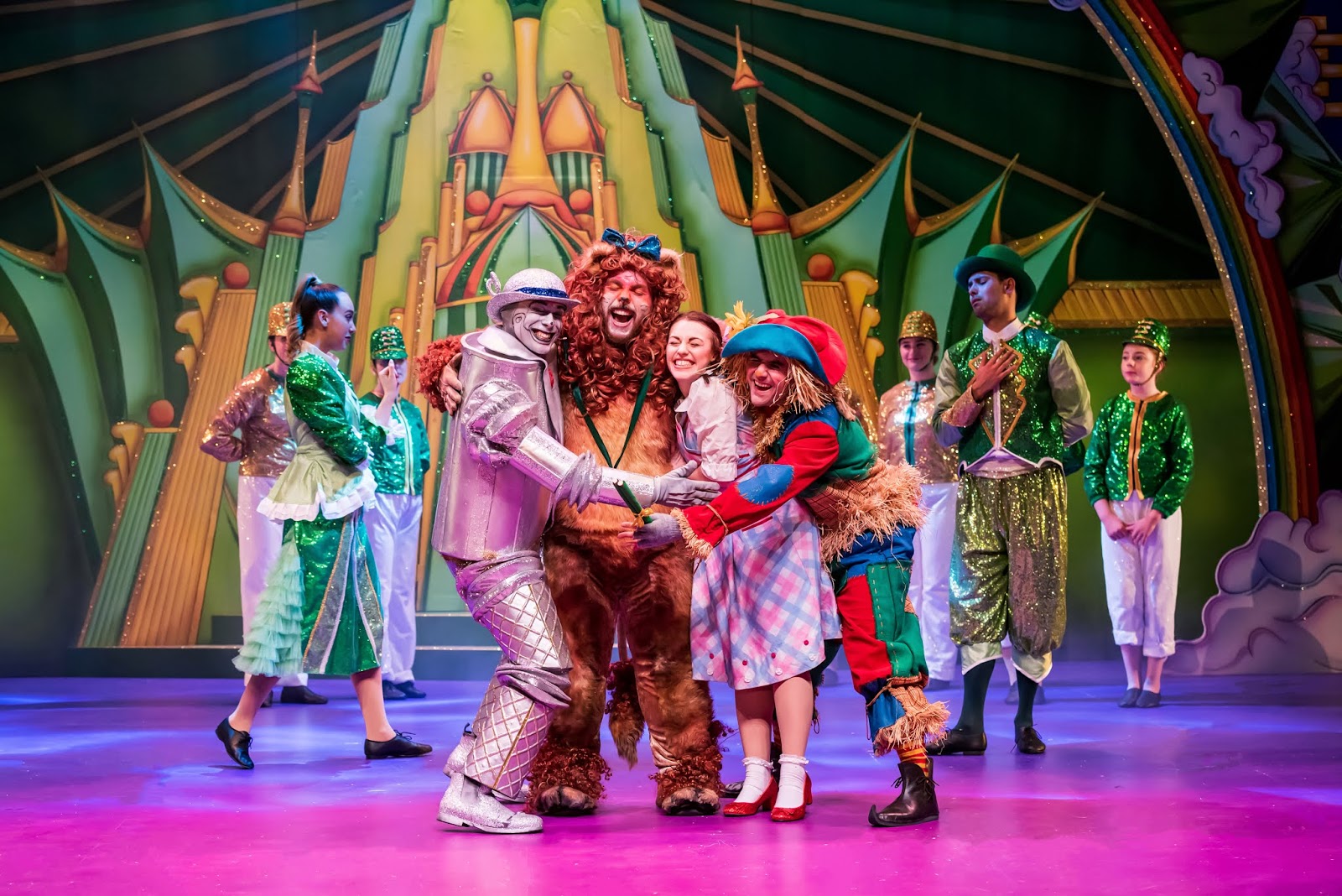 Blogging Beautifully: The Wizard of Oz Panto at The New Theatre *Review*