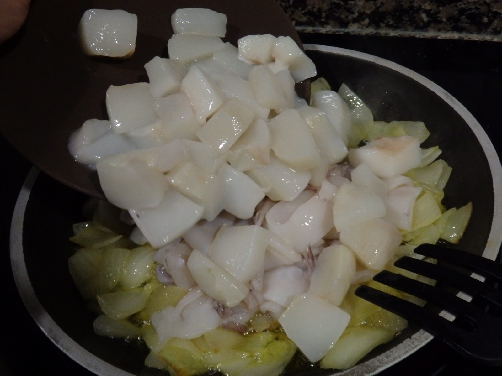 OSUKAA IS COOKING: CALAMARES Y CHOCO CON CEBOLLA Y SAKE / SQUIDS AND ...