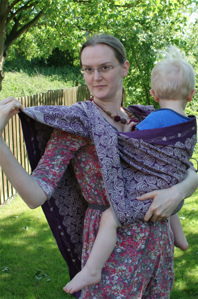 Slinging Joey: Tutorial: Kangaroo Carry, with flipped shoulders