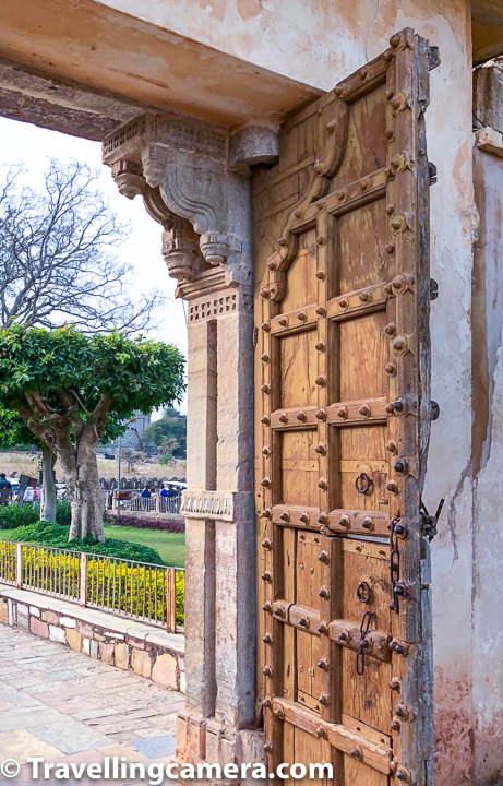 Glamorous Padmini Palace - A tiny palace inside Chittor Fort narrating ...