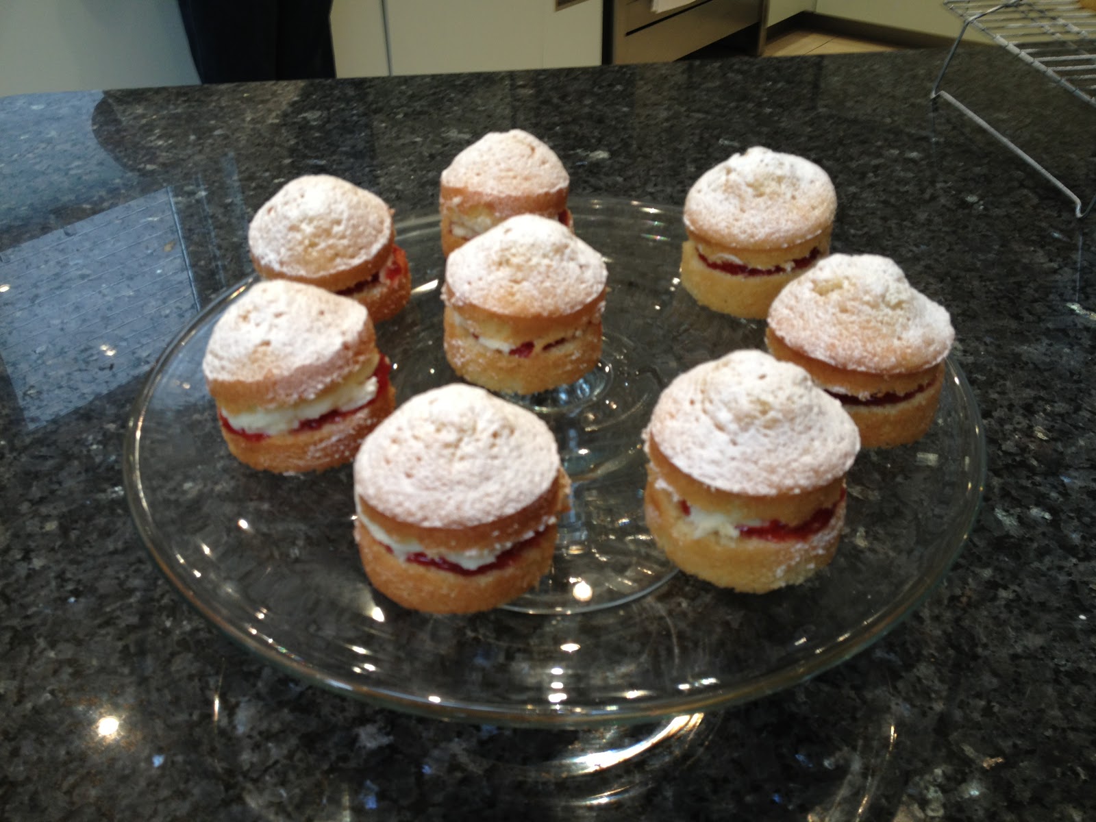 How to Make Cakes: Mini Victoria Sponges
