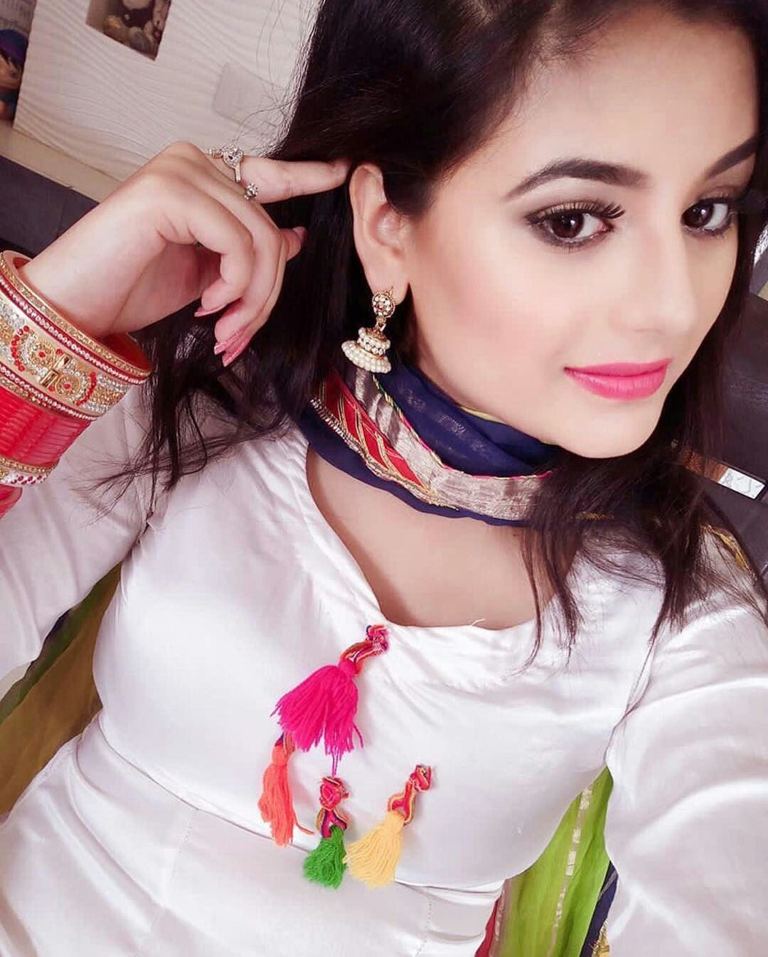 1000+ Free Beautiful Instagram Girls Pic Download Now - Desi Girl Photo