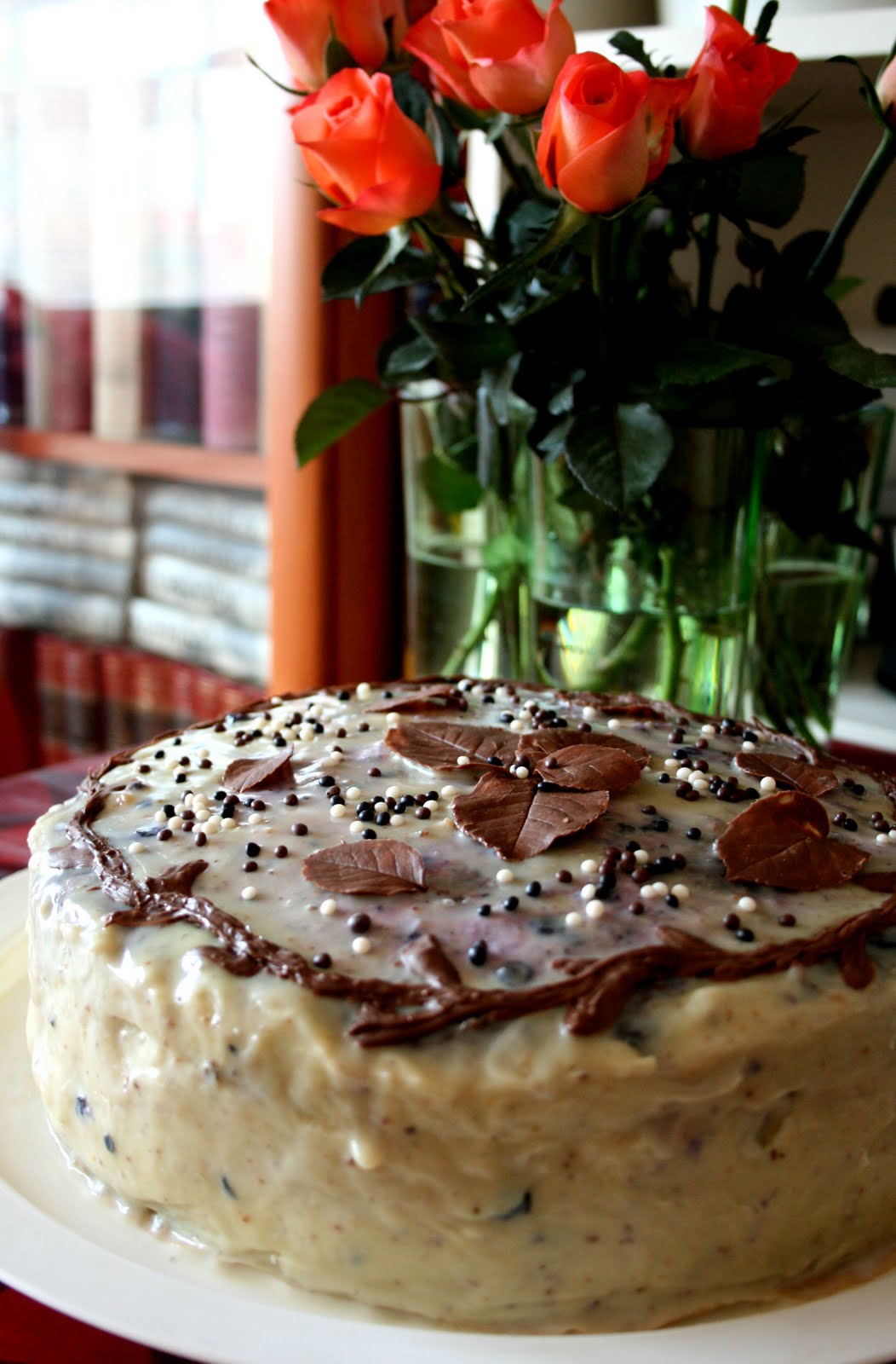 Rusinat pullasta!: Mustikka-valkosuklaatryffelikakku