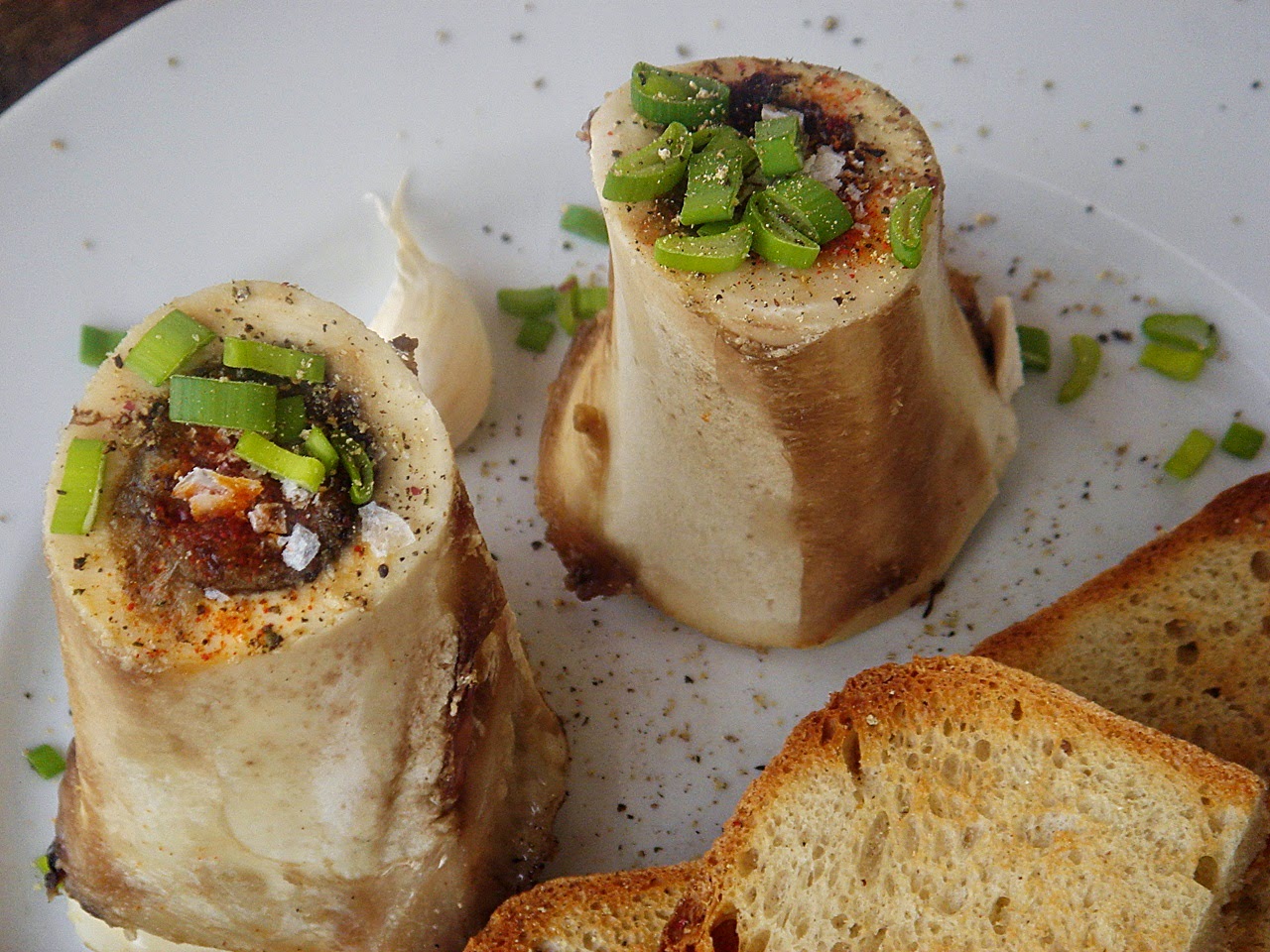 Nem vagyok mesterszakács: Sült velős csont fokhagymás pirítóssal – nem ...