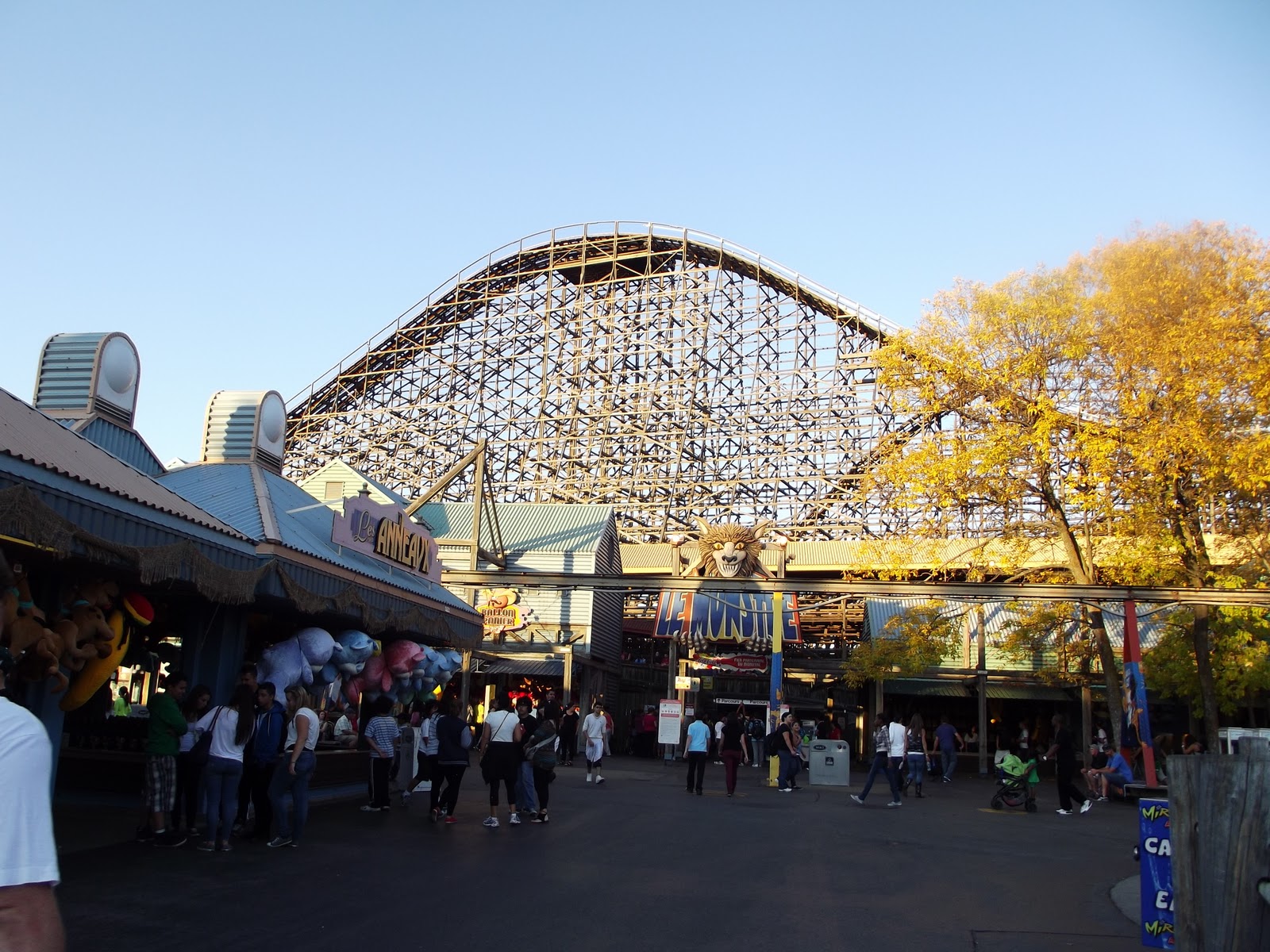 Une blonde et son chum au Québec: PARC D'ATTRACTION LA RONDE