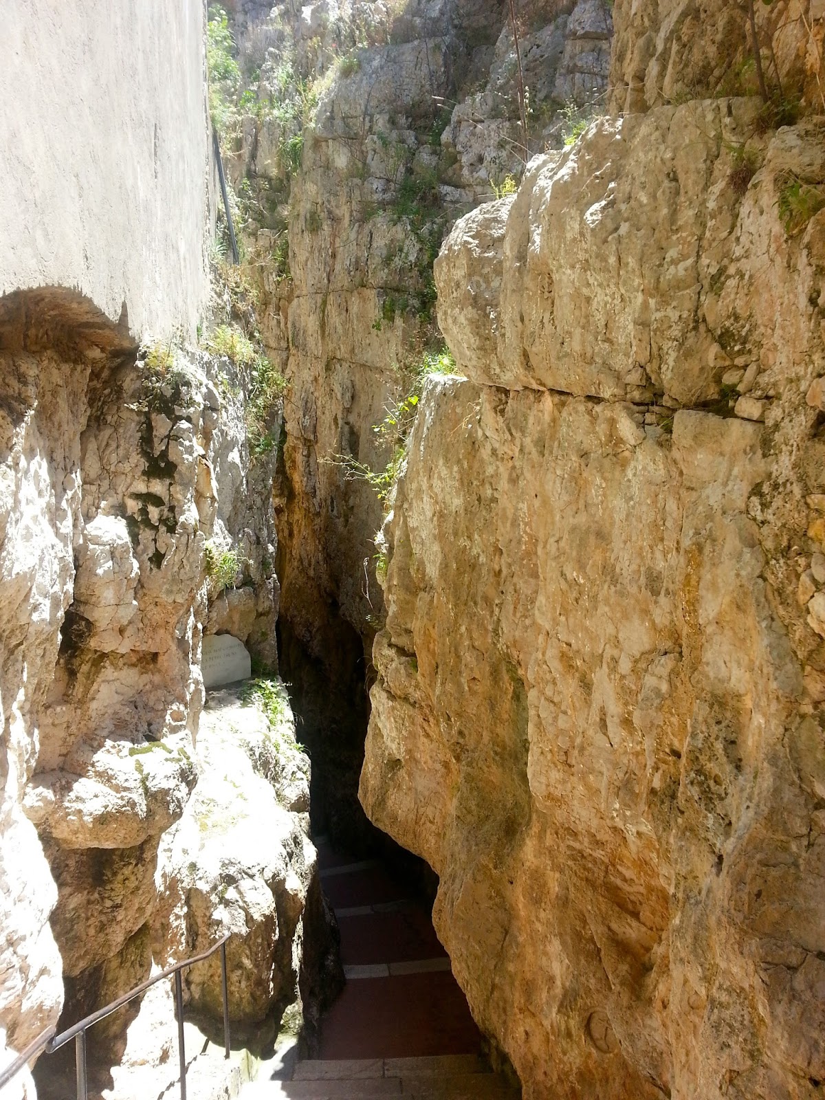 Italy: Montagna Spaccata, Grotta del Turco, & Grotte di Pastena