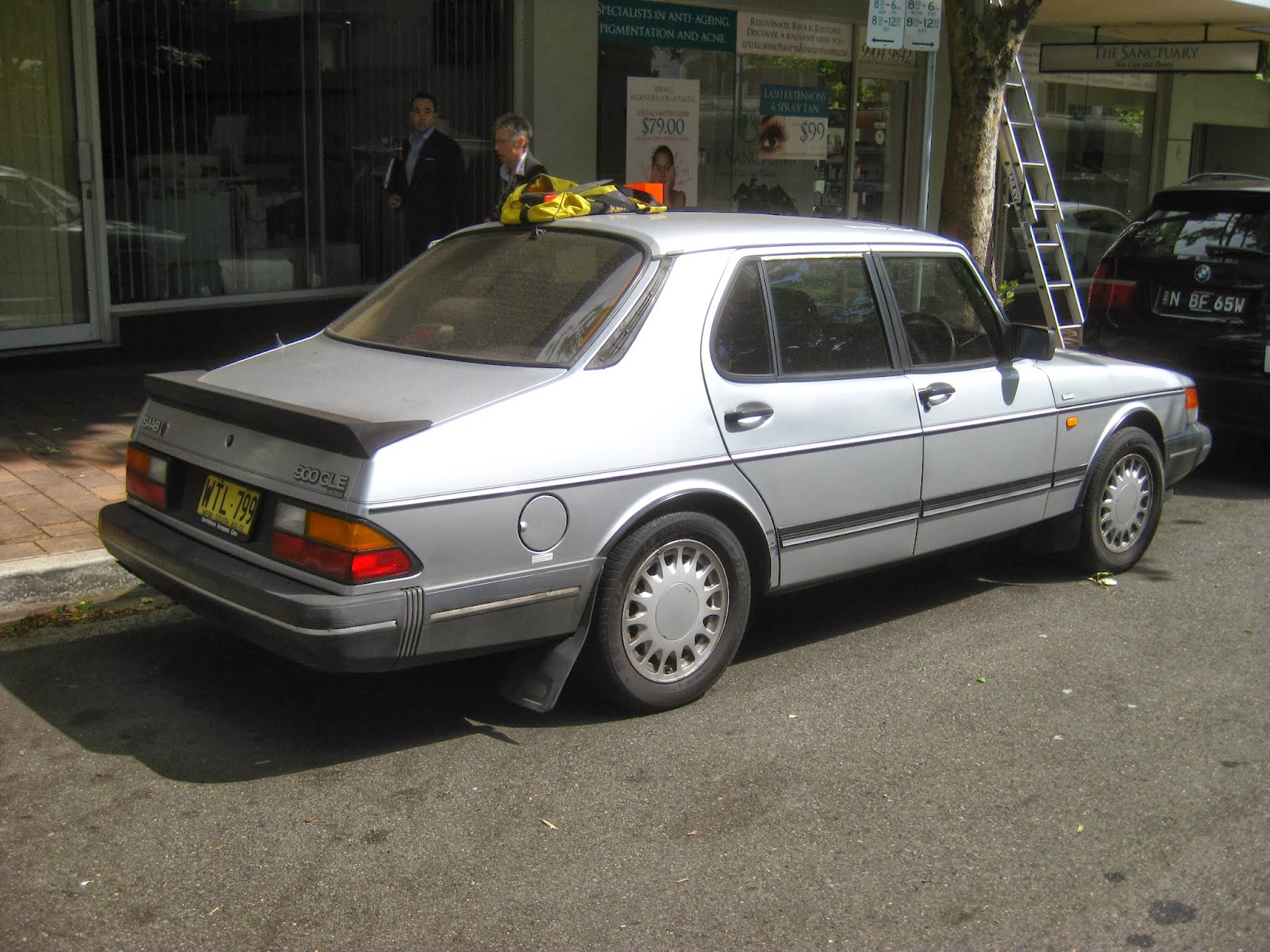 Aussie Old Parked Cars: 1988 Saab 900 GLE 16v 4-door Sedan