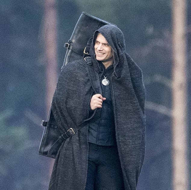Henry Cavill News: New Pics: Geralt & Istredd On The Set Of 'The ...