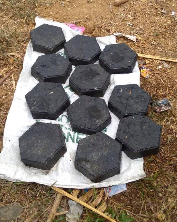 Cara Daur Ulang Membuat Paving Blok dari Sampah Plastik - Tips dan Trick