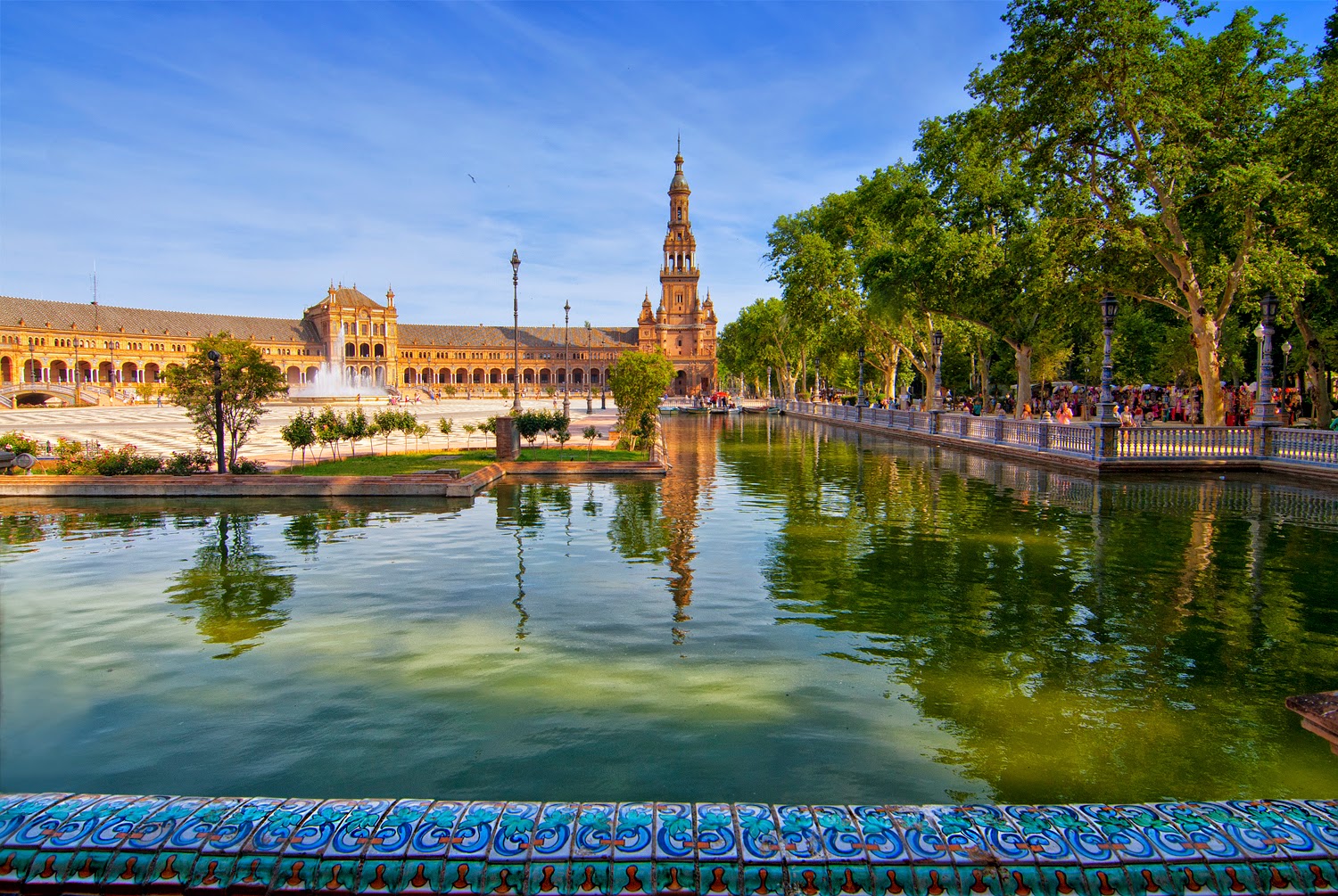Mis Rutas Fotográficas: Sevilla tiene un color especial...