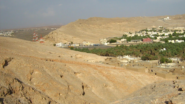 Go with Henry: Uniquely Oman - Ibri souqs, forts, ruins, dates & wadi's